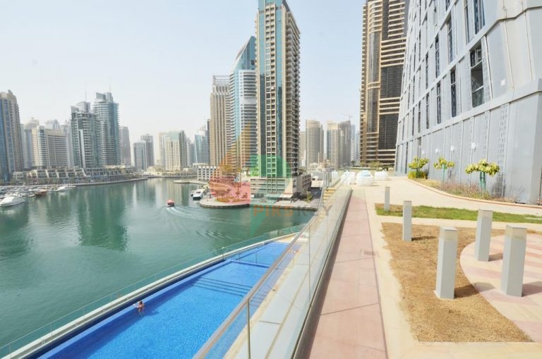 Eye-catching 2 Bedroom Apartment in Cayan Tower, Dubai Marina - Pikskey